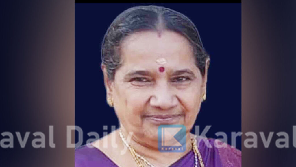 വാരിക്കാട്ട് ഇല്ലത്തെ നാരായണ പട്ടേരിയുടെ ഭാര്യ സാവിത്രി അന്തര്‍ജനം ...
